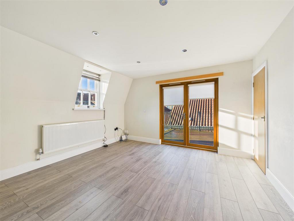 High Street, Central Hull 2 bed flat - £650 pcm (£150 pw)