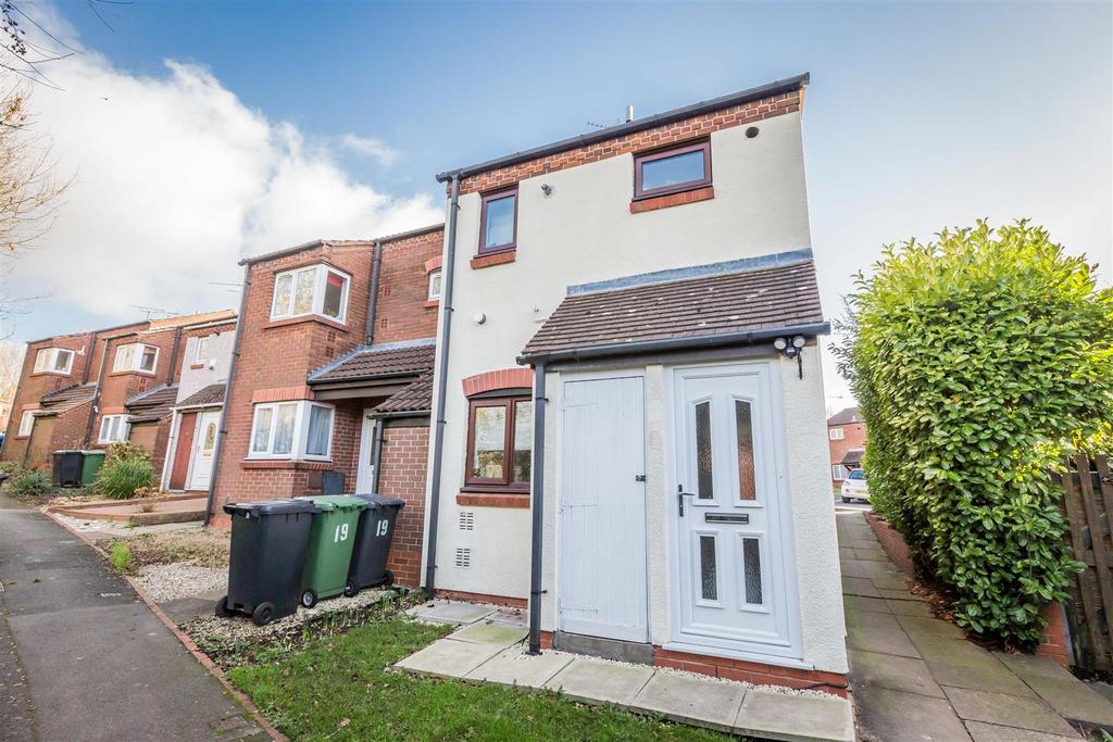 Slimbridge Close, Redditch 2 bed end of terrace house to rent - £995 ...