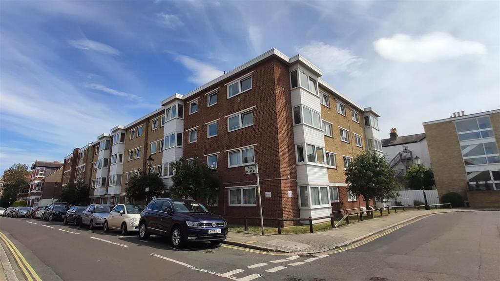 GREYFRIARS COURT, THE RETREAT, PO5 3DU 2 bed flat - £1,100 pcm (£254 pw)