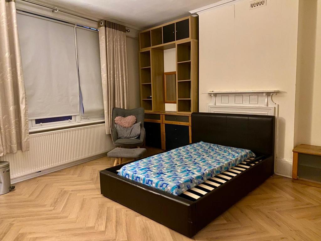 London SW16 2 bed house share to rent - £850 pcm (£196 pw)