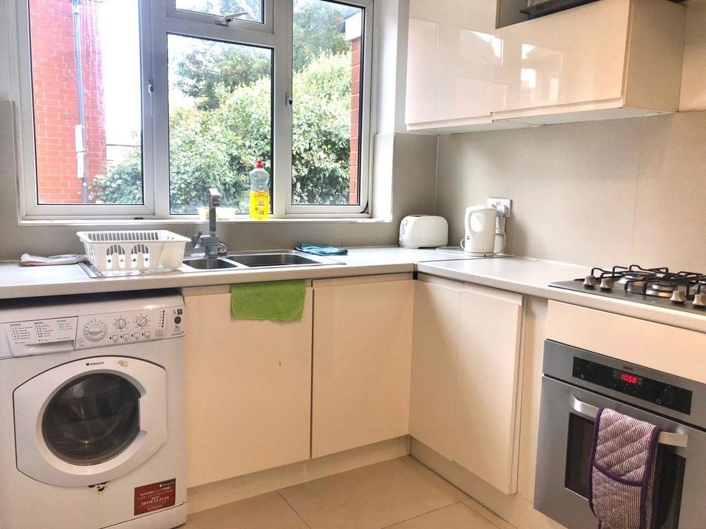 London SW16 1 bed flat to rent - £1,425 pcm (£329 pw)