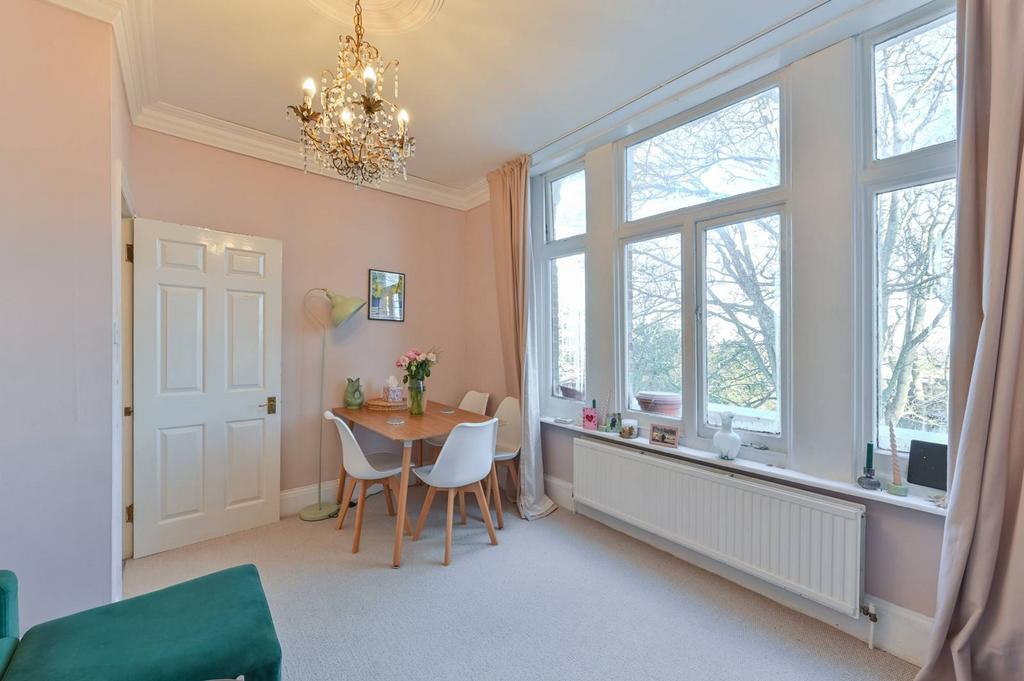 Cintra Park, Crystal Palace, London... 2 bed flat for sale - £375,000