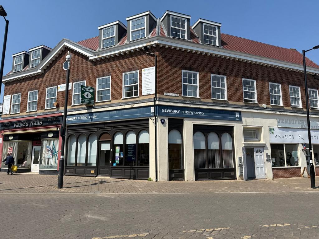 Broadway, Didcot, OX11 Retail property (high street) - £1,542 pcm (£356 pw)