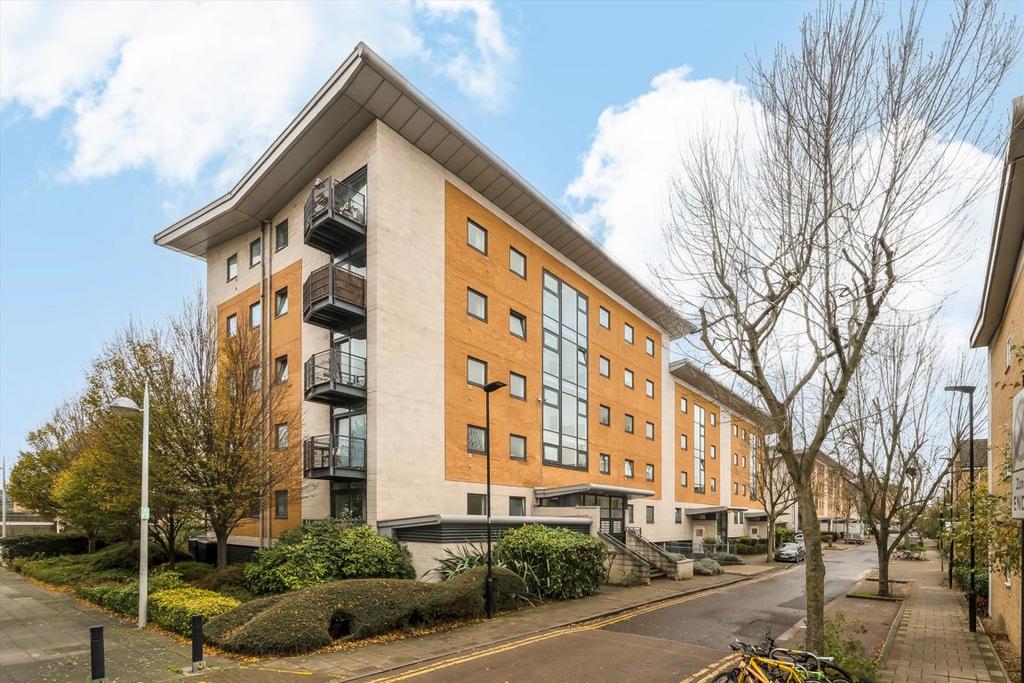 Fishguard Way, London E16 1 bed flat - £1,300 pcm (£300 pw)