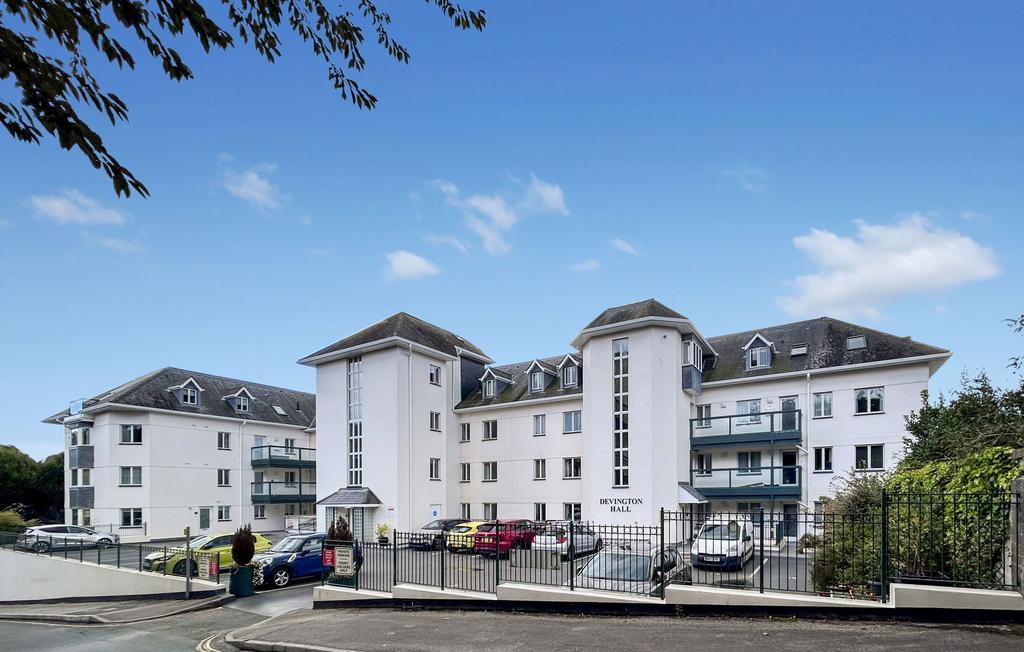 Devington Hall, Truro 2 bed apartment - £1,250 pcm (£288 pw)