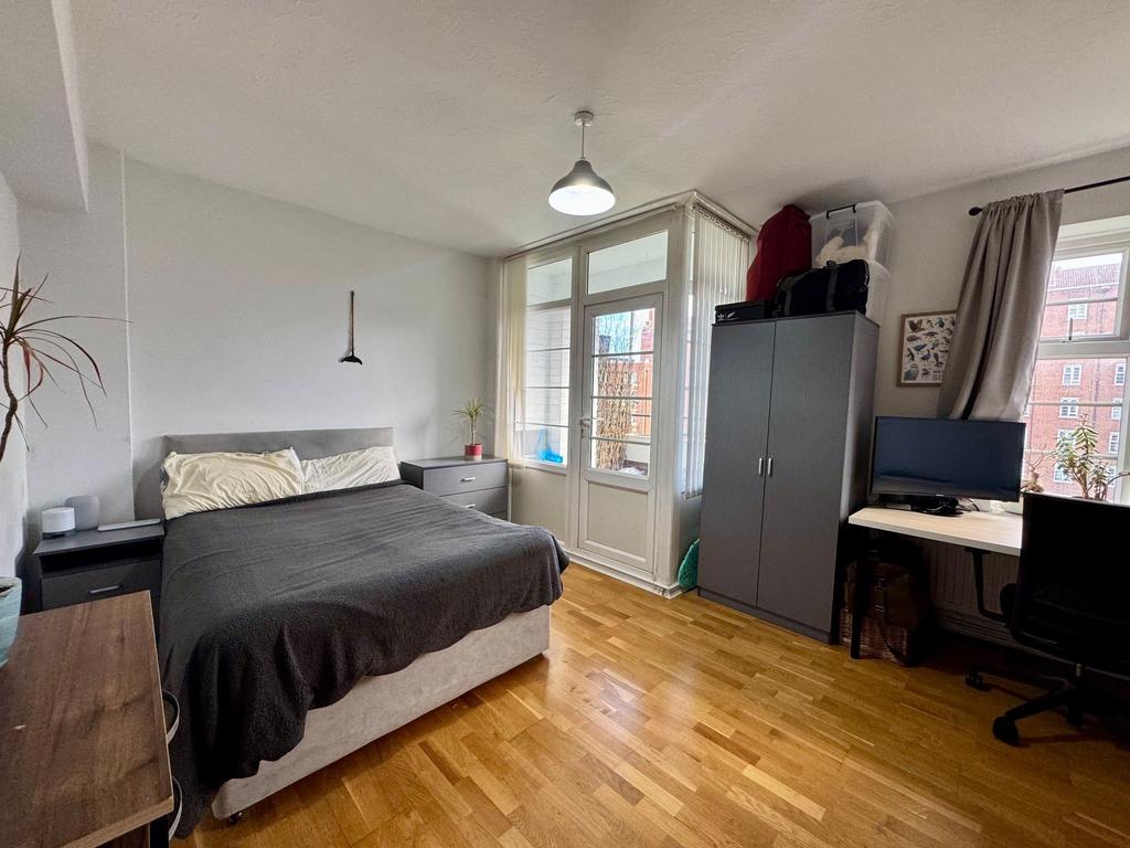 Candida Court, Clarence Way, London NW1 1 bed flat - £1,000 pcm (£231 pw)