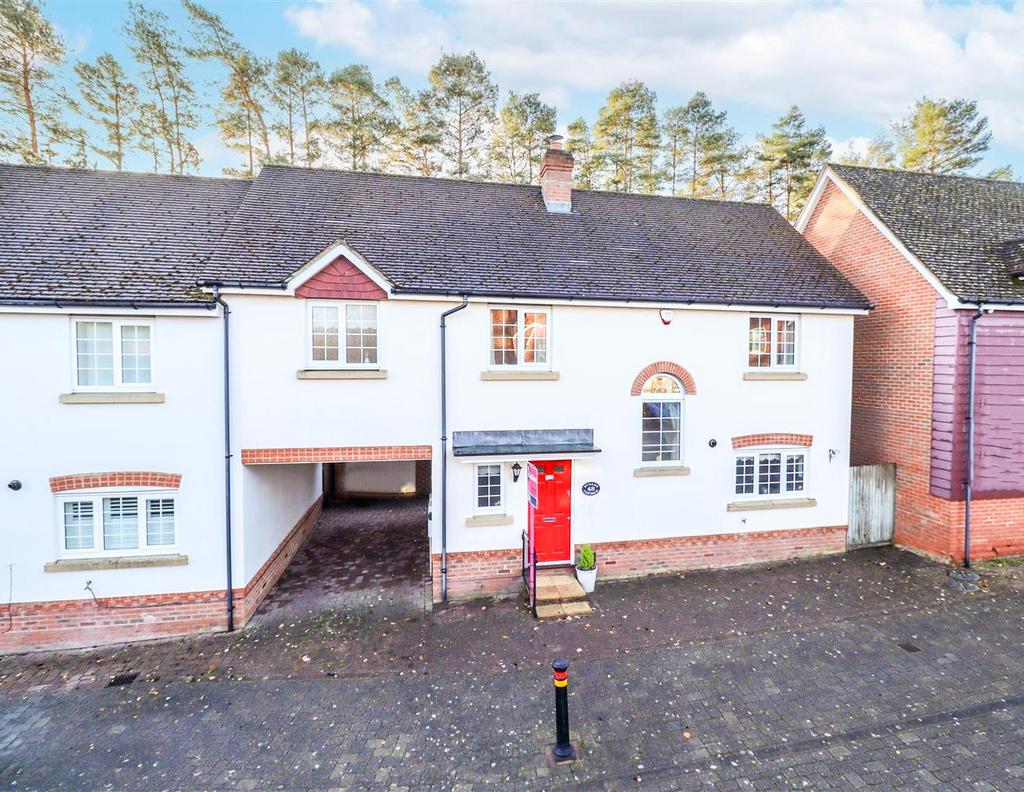 East Hundreds, Fleet GU51 5 bed house for sale - £550,000