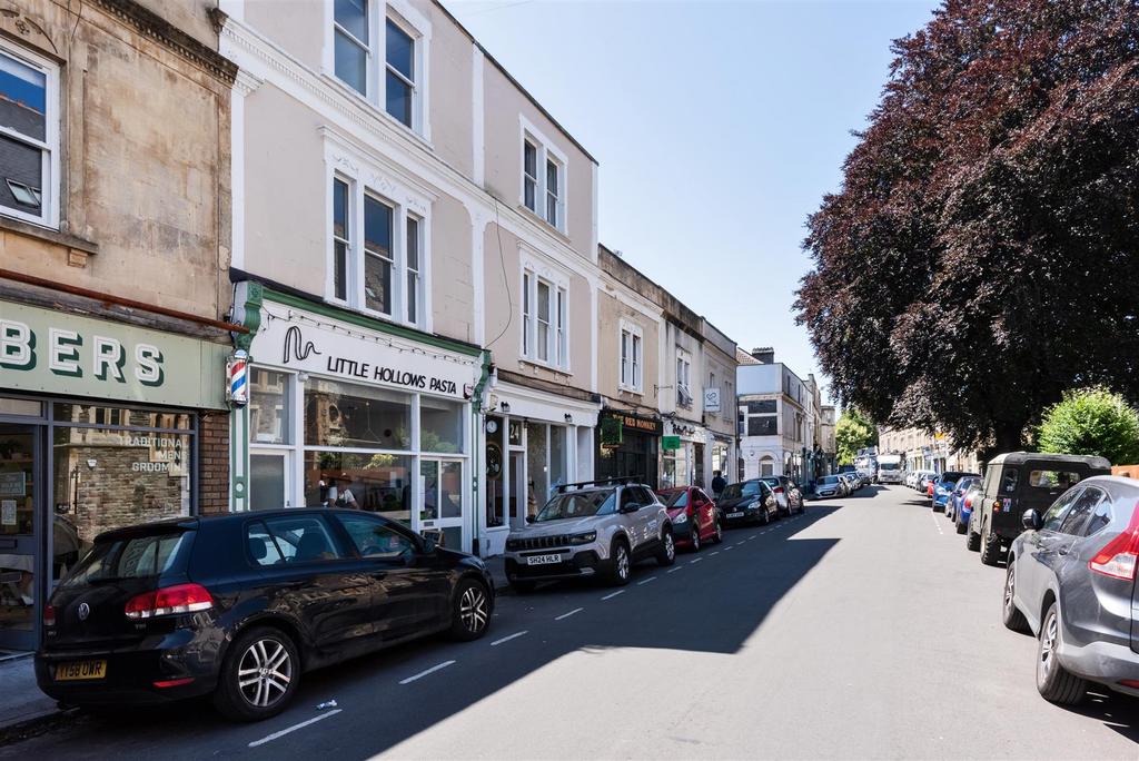 Chandos Road, Bristol BS6 5 bed maisonette - £4,340 pcm (£1,002 pw)