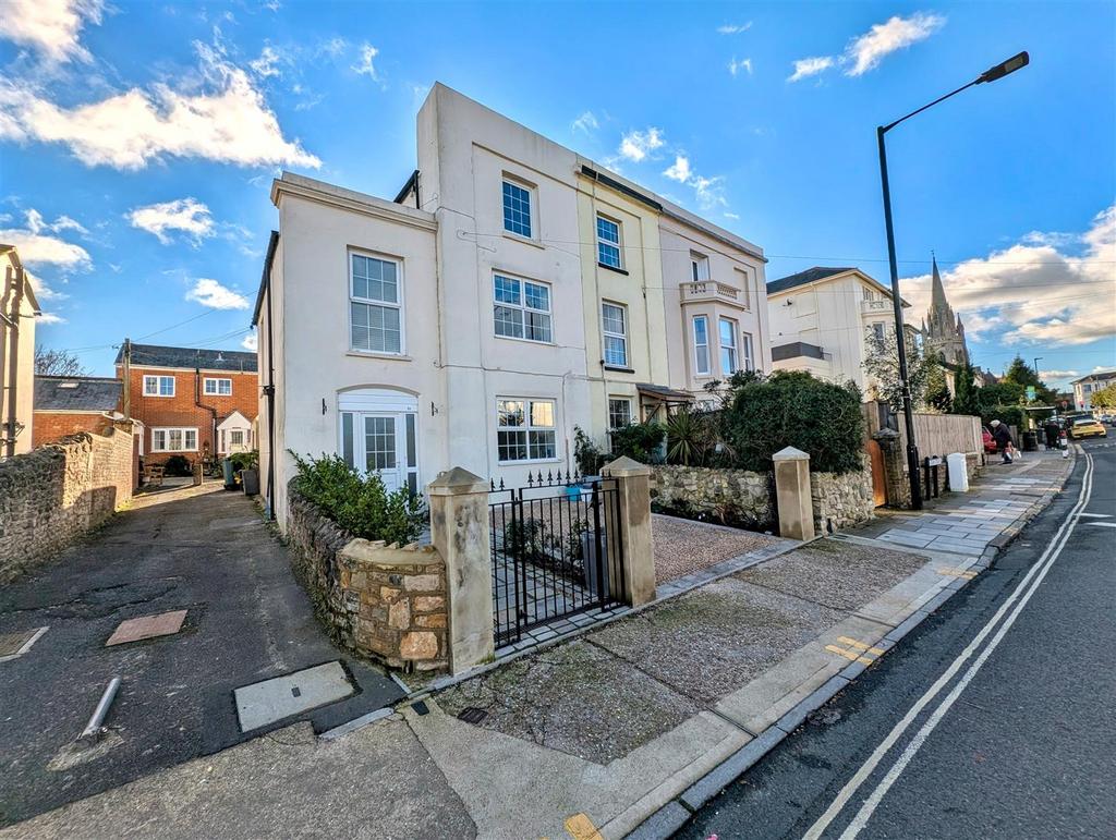 John Street, Ryde, PO33 2PY 4 bed house - £399,000