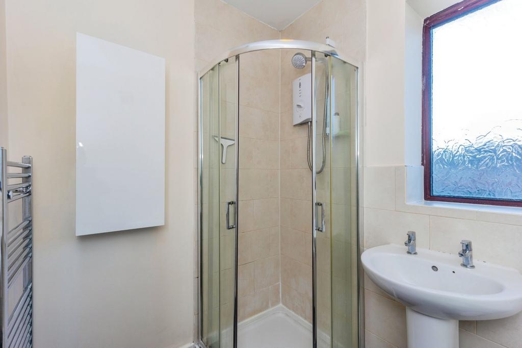 Sparkford Avenue, Greater Manchester M23 3 bed end of terrace house for ...
