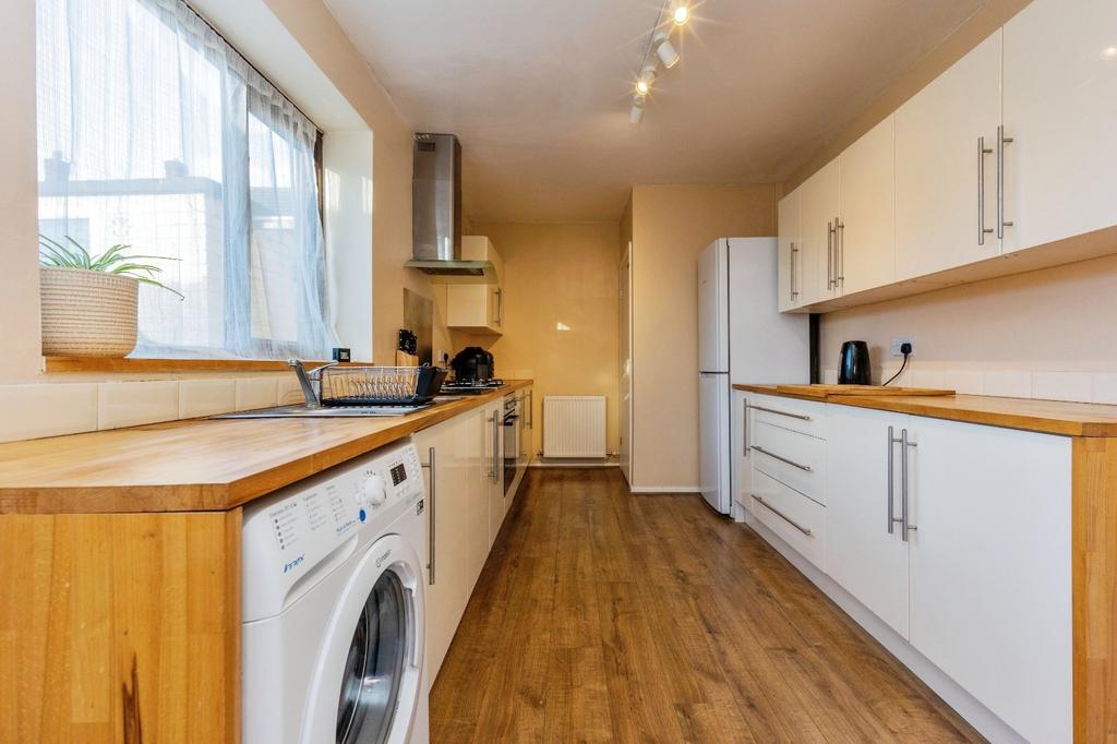Sparkford Avenue, Greater Manchester M23 3 bed end of terrace house for ...