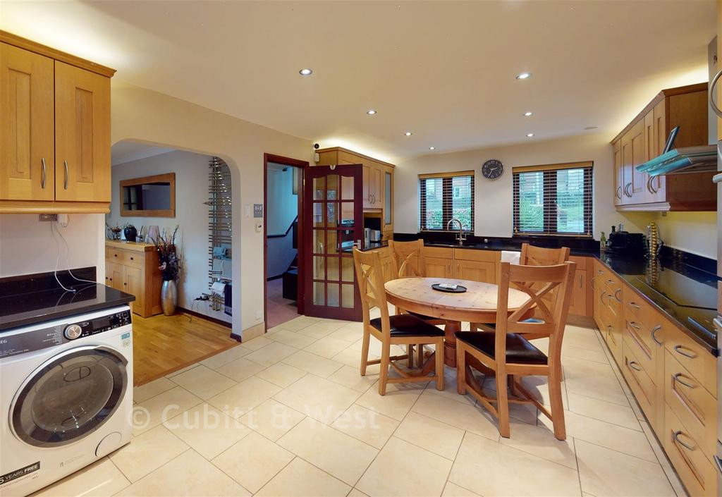 Fermor Road, Crowborough, East Sussex 4 bed detached house - £700,000