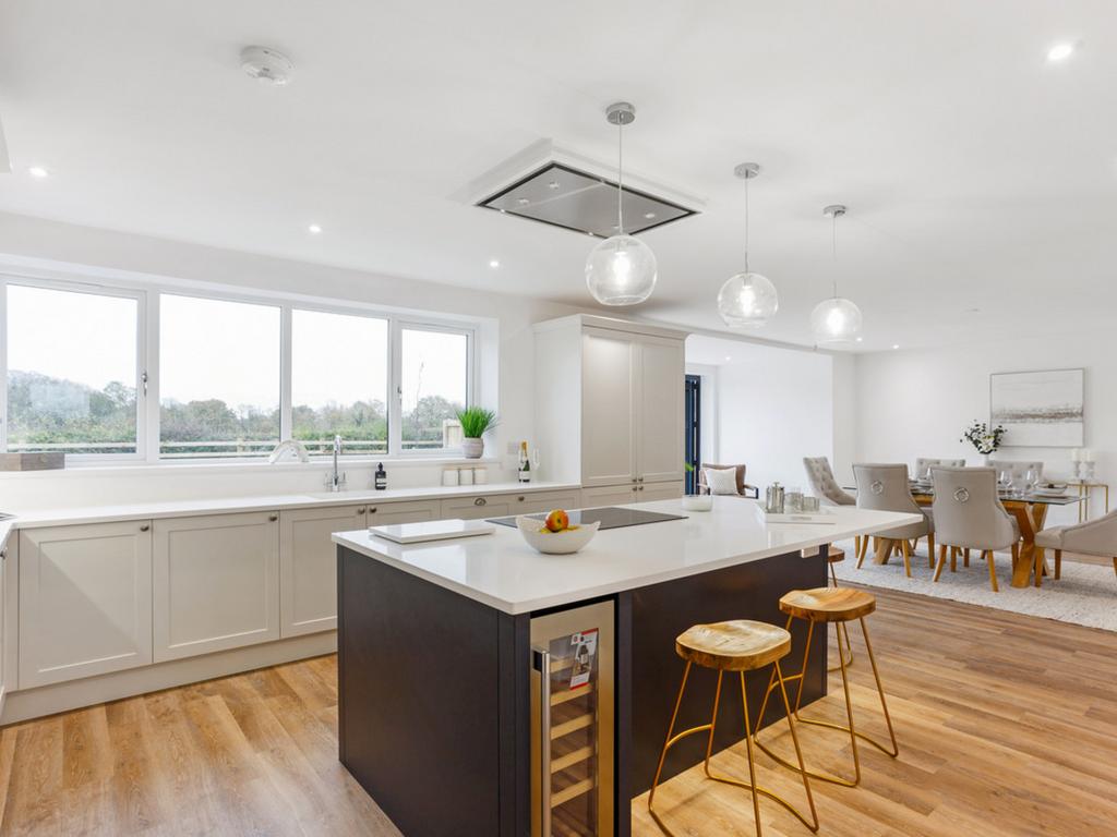 Raby Mere Road, Wirral, CH63 4 bed detached house - £725,000