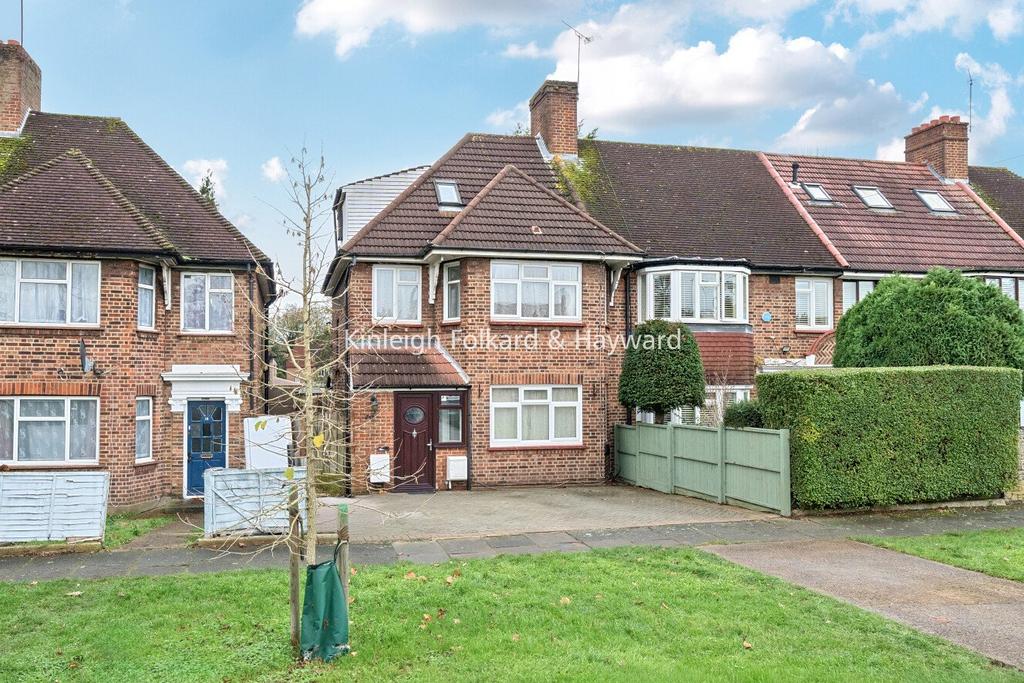 Syon Lane, Isleworth, TW7 4 bed house - £2,500 pcm (£577 pw)