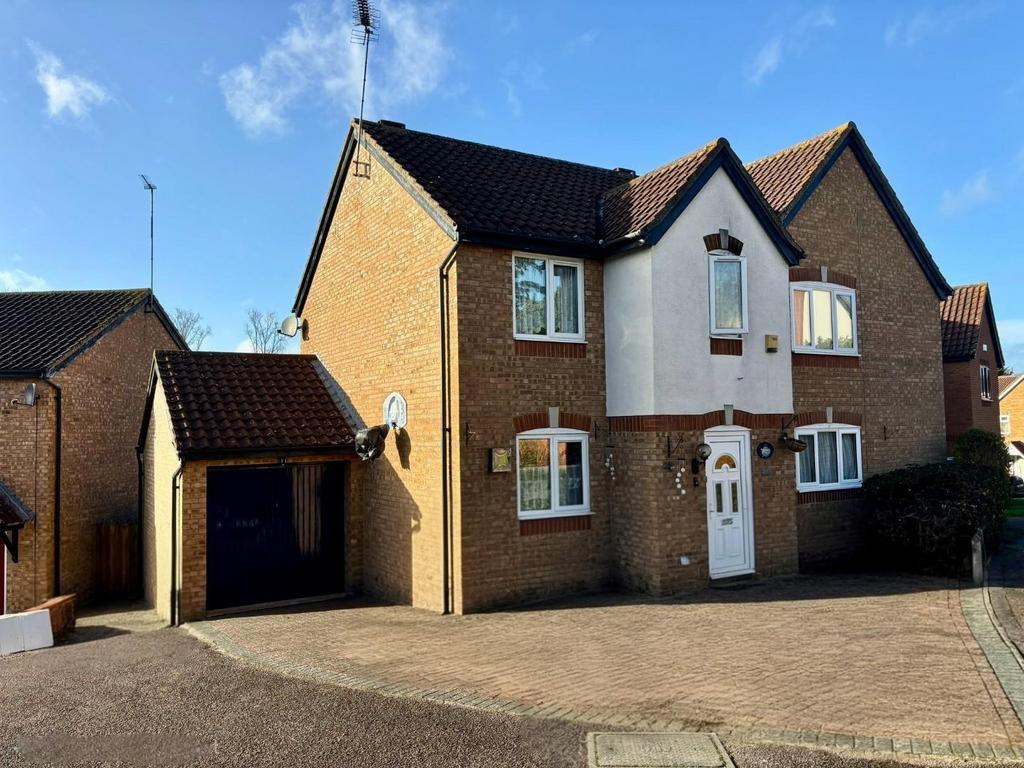 Worcester Close, Little Billing... 3 bed semi-detached house - £250,000