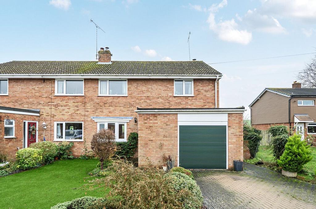 The Orchard, Shipton Bellinger... 3 bed semi-detached house - £350,000