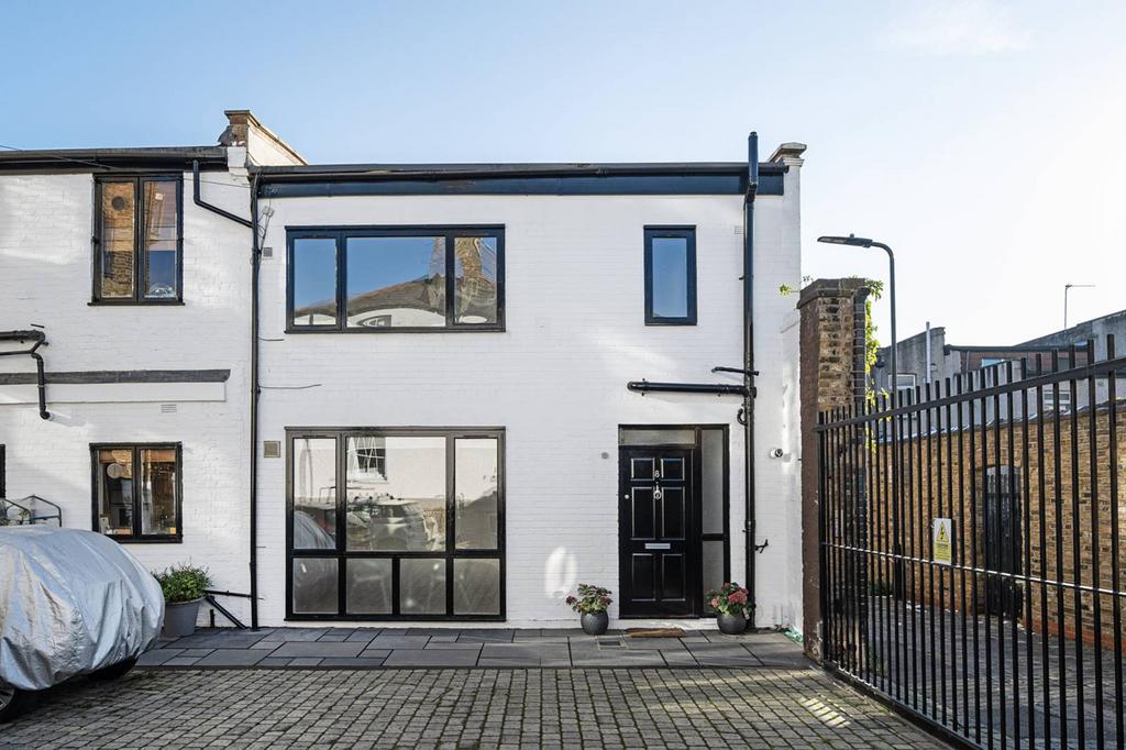 Well Street, Hackney, London, E9 1 bed semi-detached house for sale - £ ...