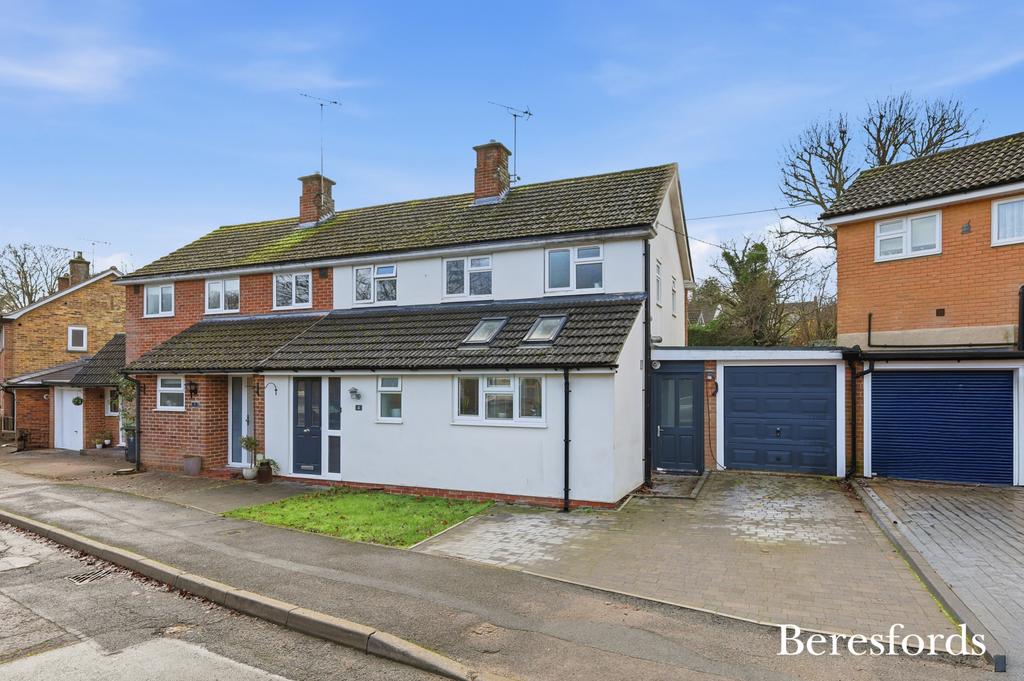 Rosemary Close, Dunmow, CM6 3 bed semi-detached house for sale - £425,000