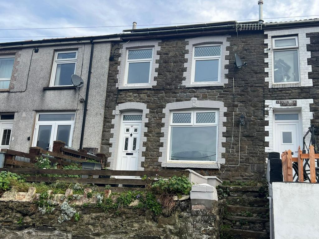 Pantypwdyn Road (Sts), Abertillery, NP13 2 bed terraced house - £725 ...