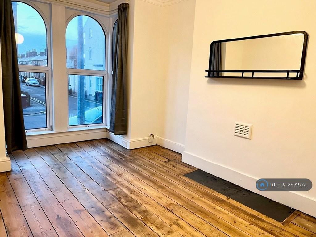 George Street, Reading, RG1 1 bed flat - £999 pcm (£231 pw)