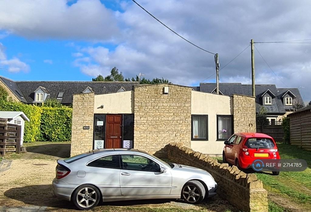 Detached, Upper Heyford, OX25 2 bed bungalow to rent - £1,350 pcm (£312 pw)