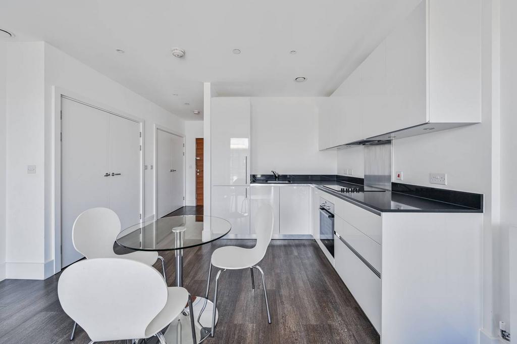 Compton House, Woolwich Riverside... 1 bed flat - £2,000 pcm (£462 pw)