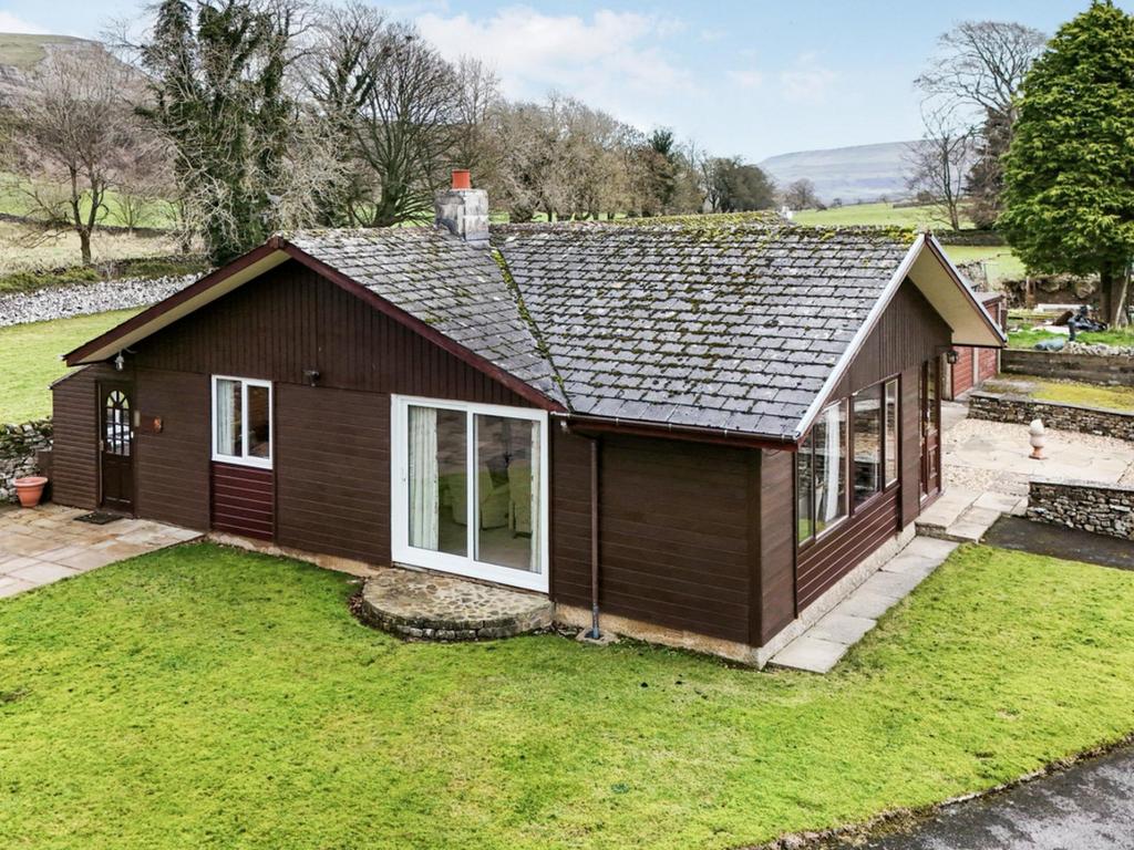 Woodhall, Leyburn, DL8 3 3 bed detached bungalow for sale - £350,000