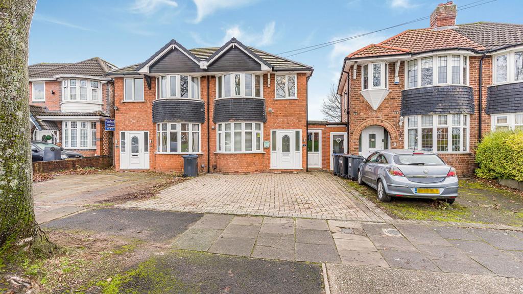Duncroft Road, Birmingham B26 3 bed semi-detached house - £290,000