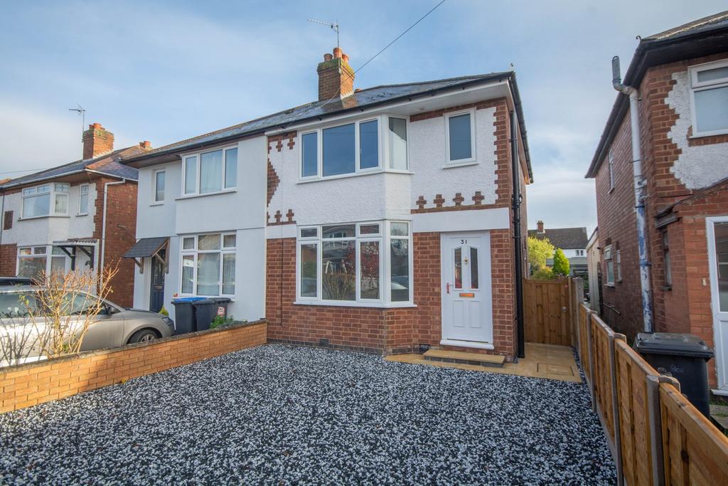 Charter Road, Hillmorton, Rugby, CV22 3 bed semi-detached house - £285,000