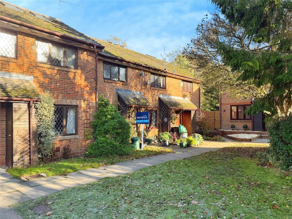 Sweet Briar, Crowthorne, Berkshire 2 bed terraced house for sale - £355,000