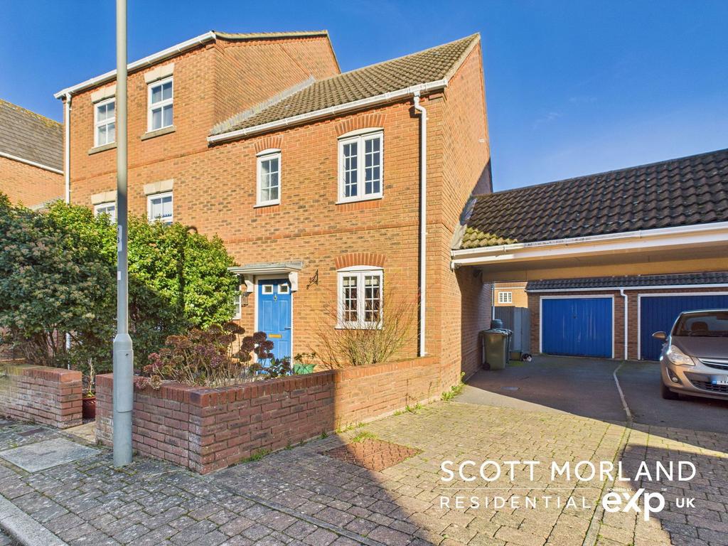 Whitgift Close, Basingstoke RG22 3 bed semi-detached house - £350,000