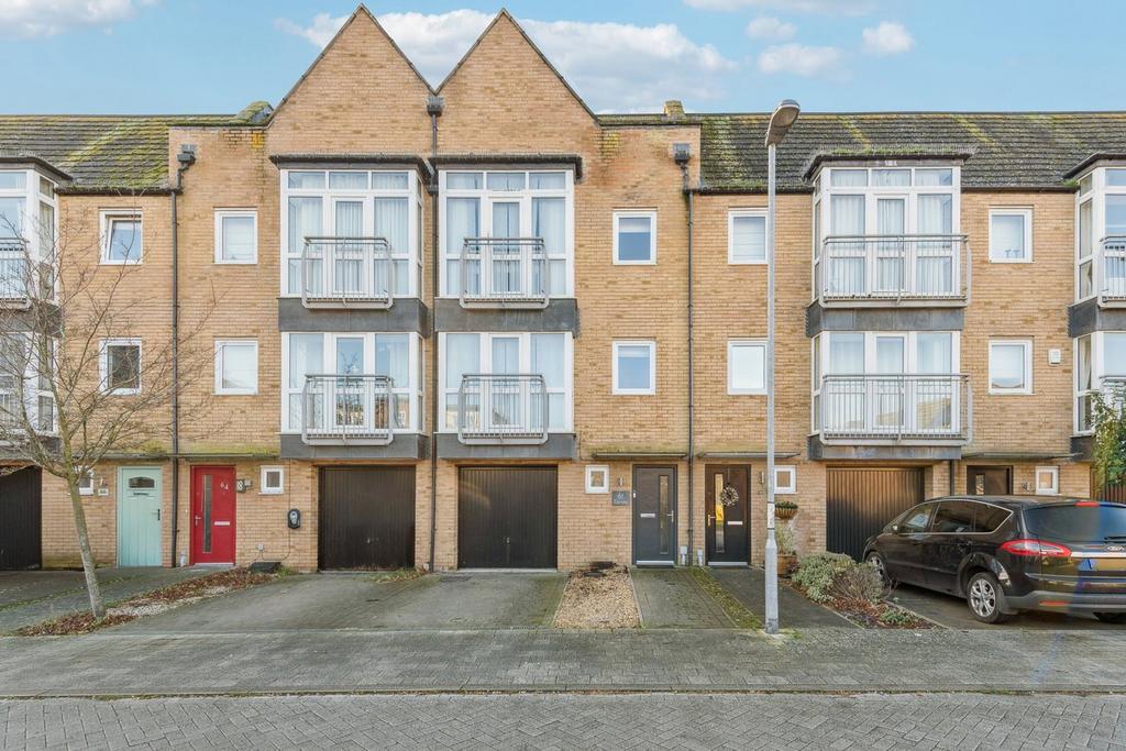 Samuel Jones Crescent, St Neots PE19 4 bed townhouse for sale - £362,500