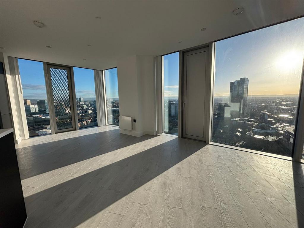 1 Trinity Way, Manchester M3 2 bed apartment - £1,650 pcm (£381 pw)