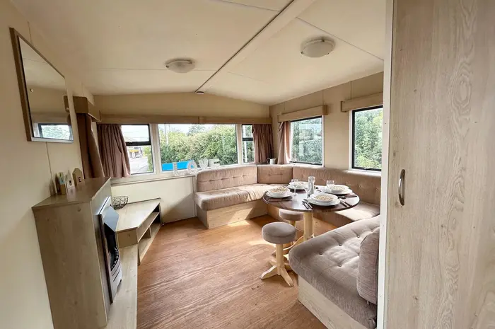 Leysdown Road, Leysdown-on-Sea ME12 3 bed static caravan - £14,995