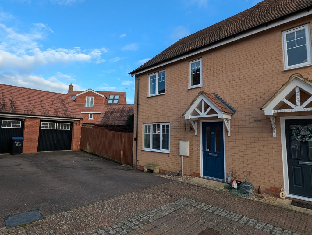 Sam Harrison Way, Duston, NN5 6UN 3 bed semi-detached house - £300,000