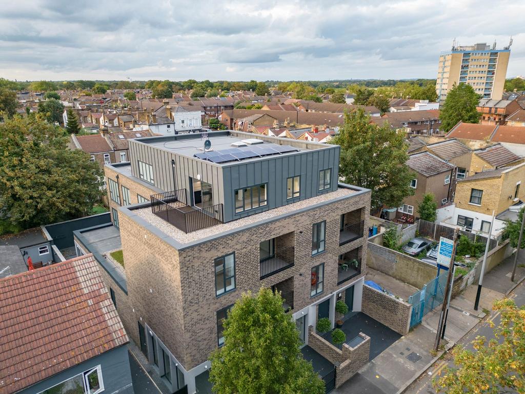 Clinton Road, Forest Gate, E7 3 bed flat for sale - £500,000