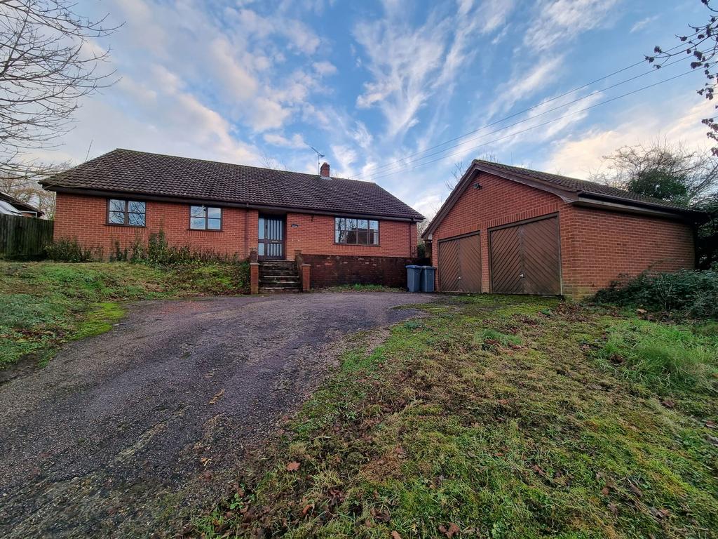 Badingham, Nr Woodbridge, Suffolk 3 bed detached bungalow for sale - £ ...