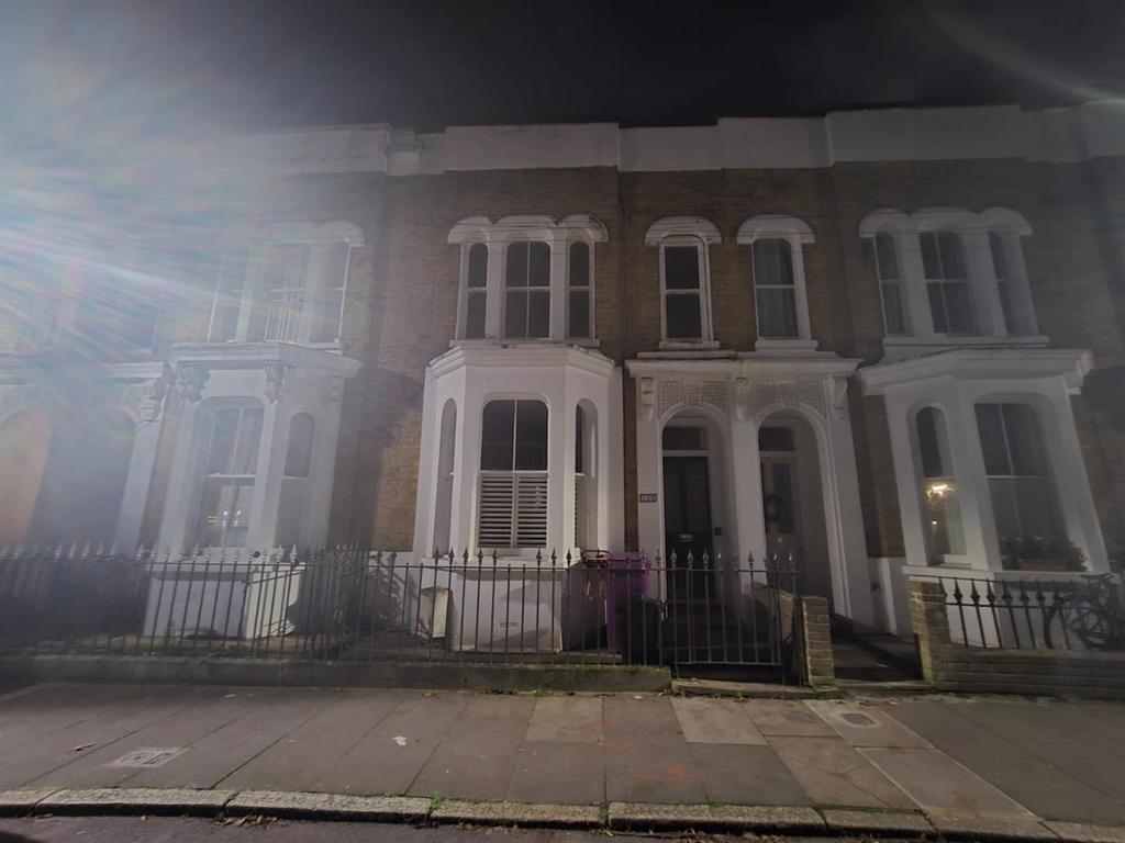 Antill Road, London 2 bed flat - £2,145 pcm (£495 pw)