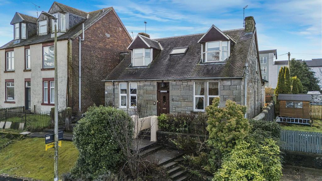 Station Road, Strathaven ML10 4 bed semi-detached house - £199,995
