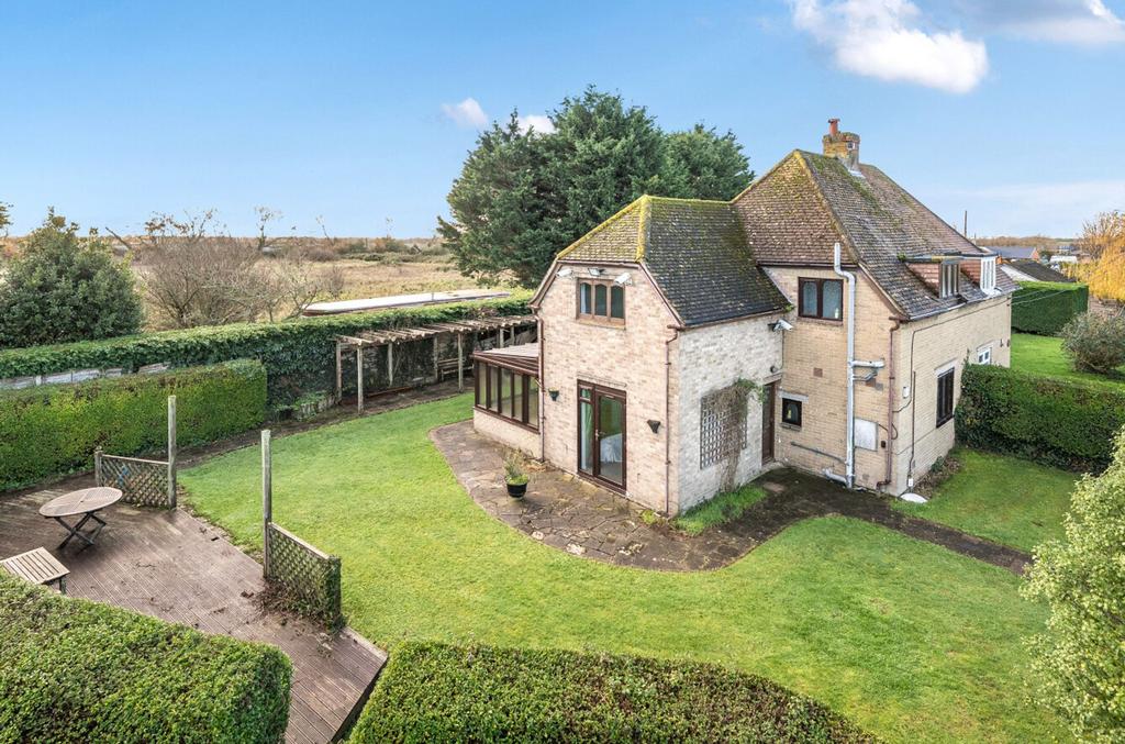 Chalk Lane, Sidlesham, PO20 3 bed semi-detached house for sale - £475,000