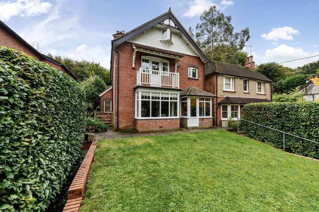 Marley Lane, Haslemere, GU27 4 bed detached house - £950,000