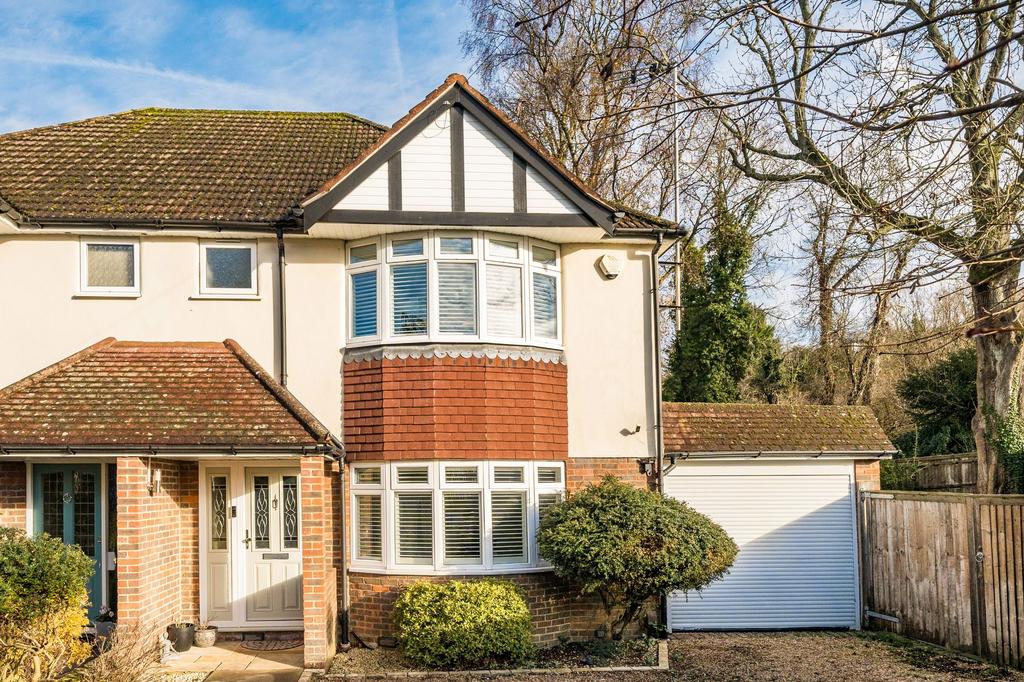 Chaldon Way, Coulsdon CR5 3 bed semi-detached house for sale - £675,000