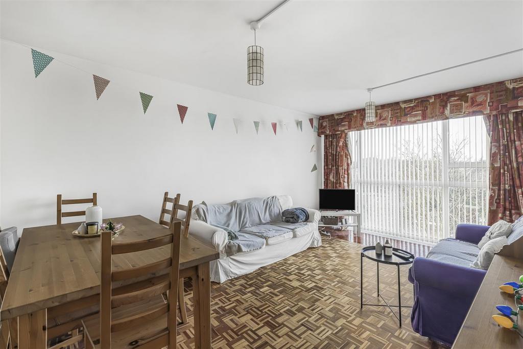 Portinscale Road, Putney SW15 2 bed flat - £1,950 pcm (£450 pw)