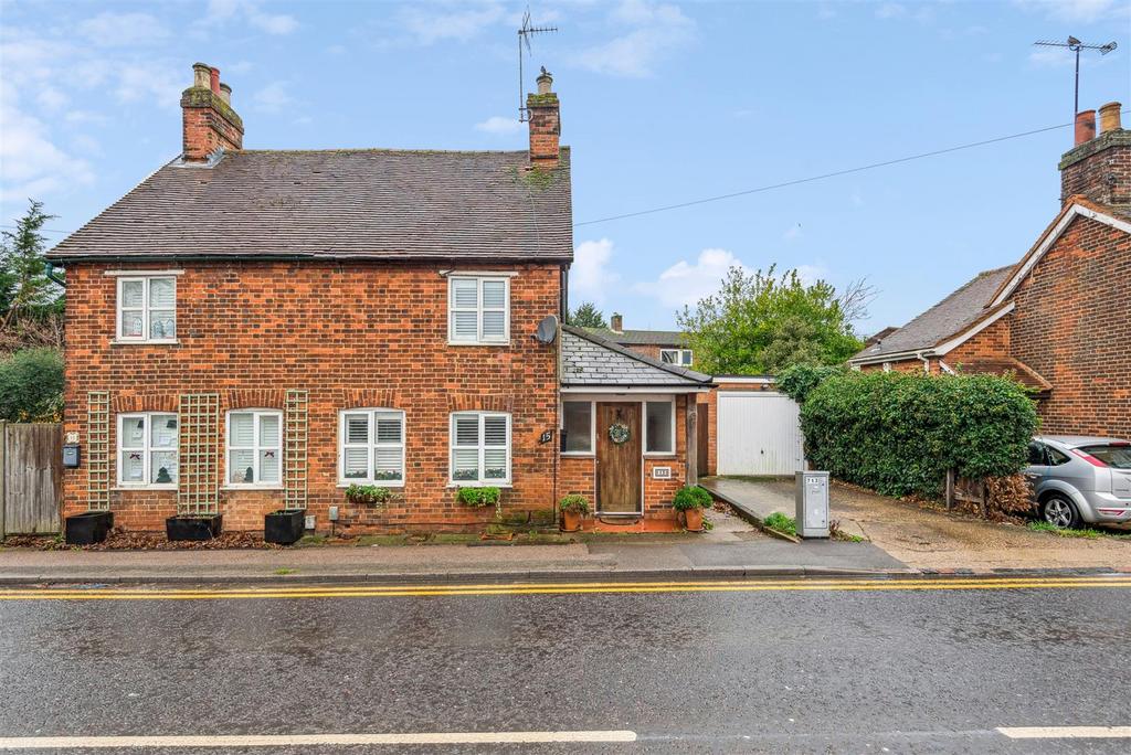 North Road, Stevenage SG1 2 bed cottage for sale - £350,000
