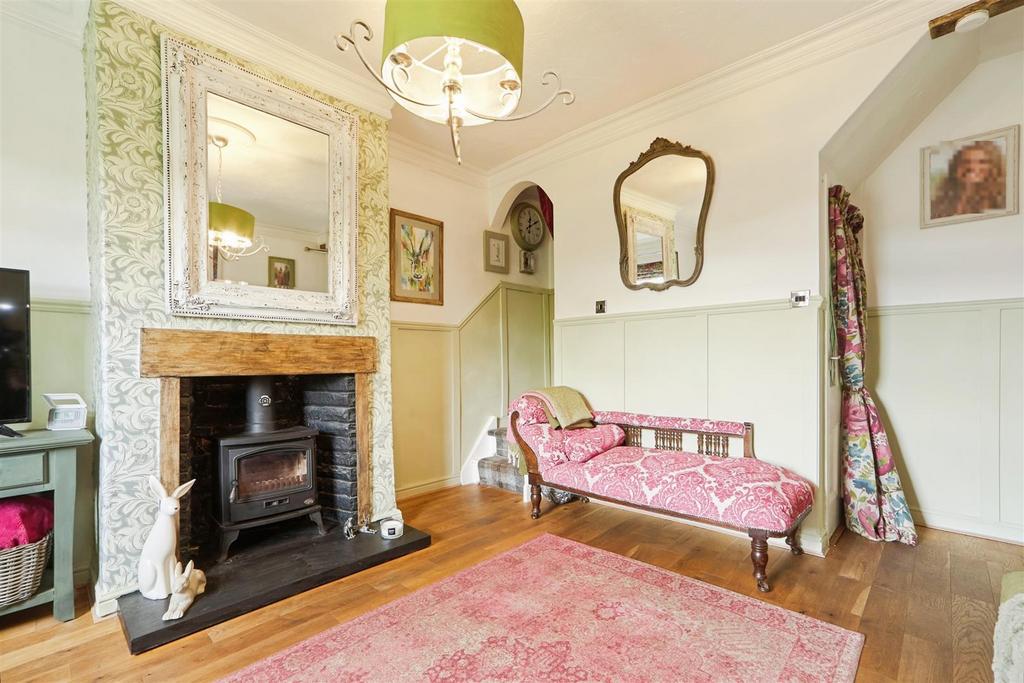 Jay Street, Haworth, BD22 8RJ 2 bed terraced house - £210,000