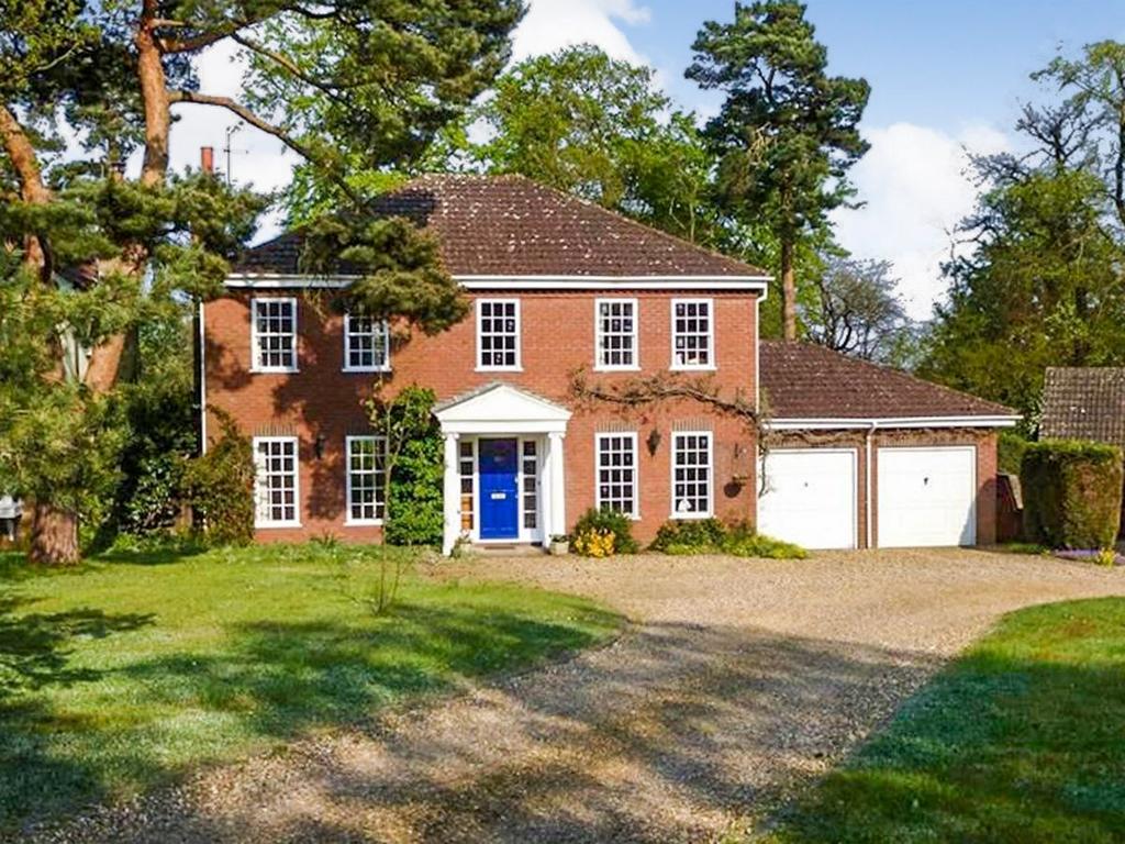 Fernhill Close, Woodbridge 5 bed detached house for sale - £900,000