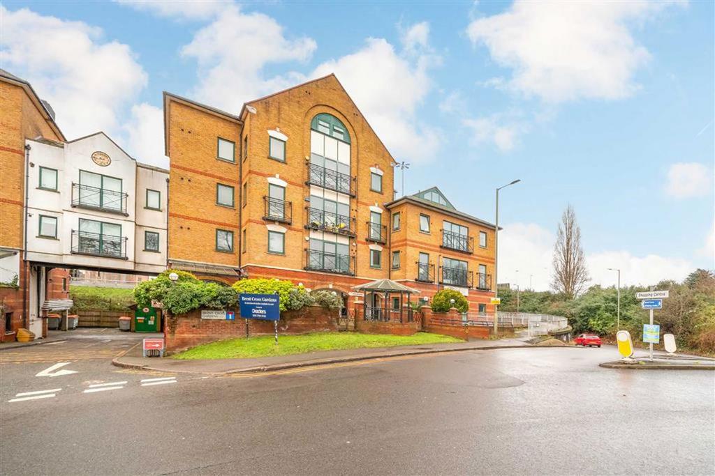 Brent Cross Gardens, London NW4 Studio to rent - £1,196 pcm (£276 pw)
