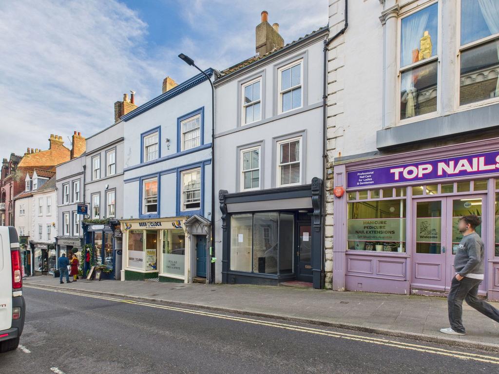 Flowergate, Whitby YO21 Shop to rent - £1,000 pcm (£231 pw)