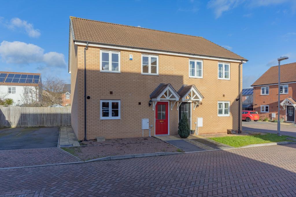 28 Saffin Drive, Bathpool, Taunton 3 bed semi-detached house for sale ...
