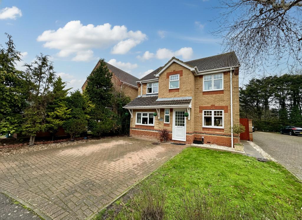 Waverley Road, Basildon SS15 4 bed detached house - £550,000